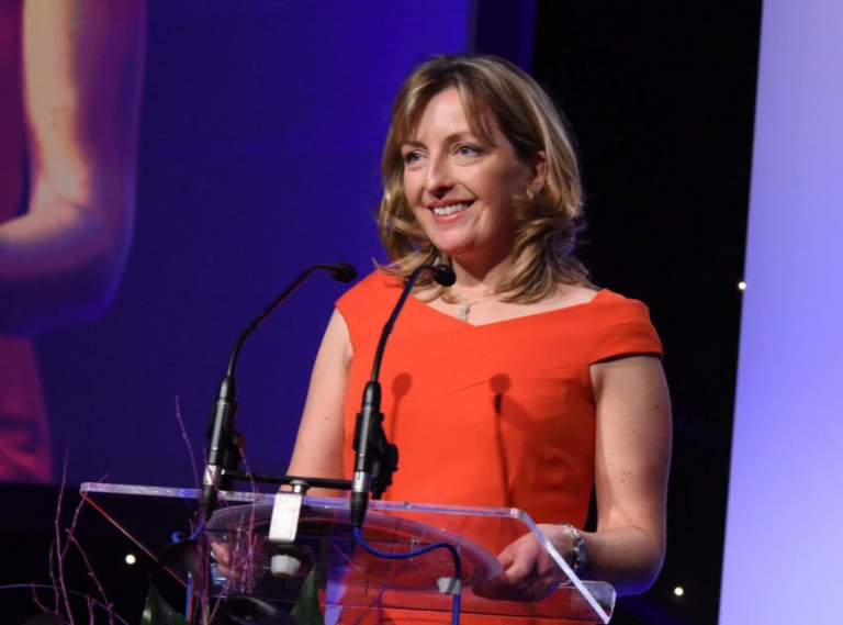 Lucinda Carney - HR Uprising Podcast Host, psychologist & entreprenuer